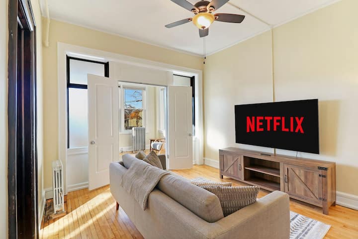 3 Bedroom Apartment | Waukegan Downtown Views - Zion Beach
