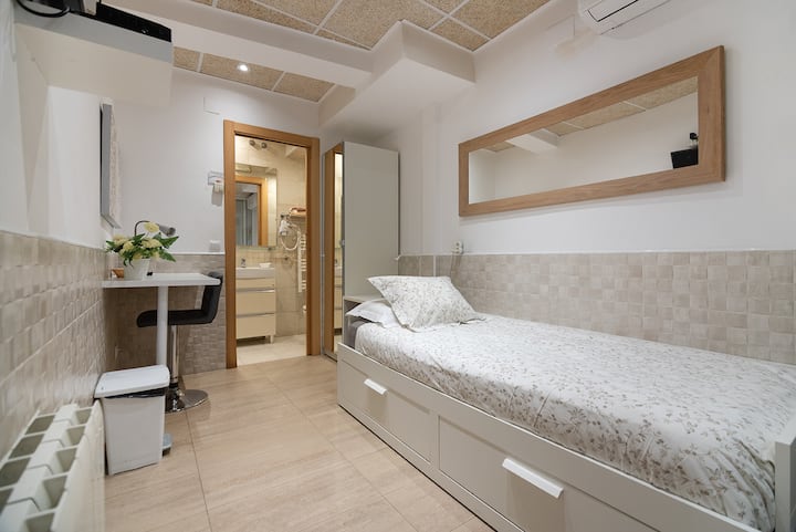Individual Con Baño Privado - Barcelona