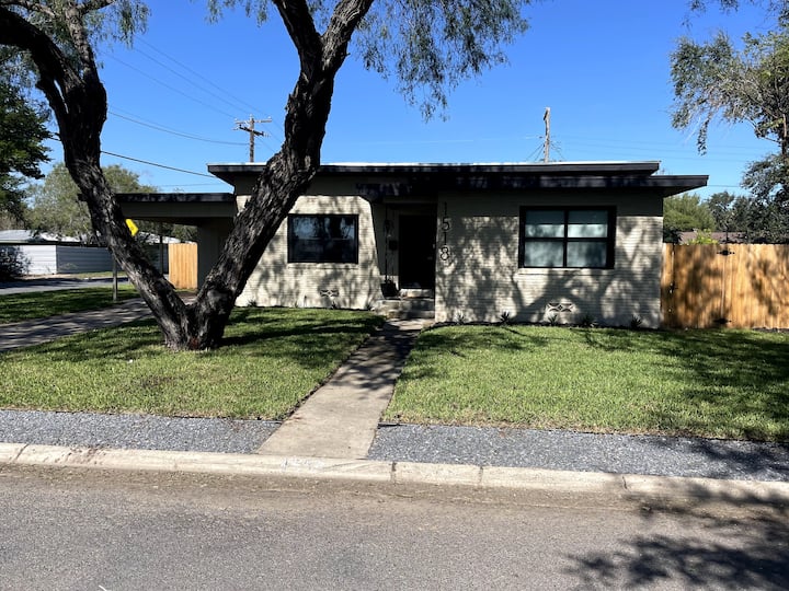 The Vine House - McAllen, TX