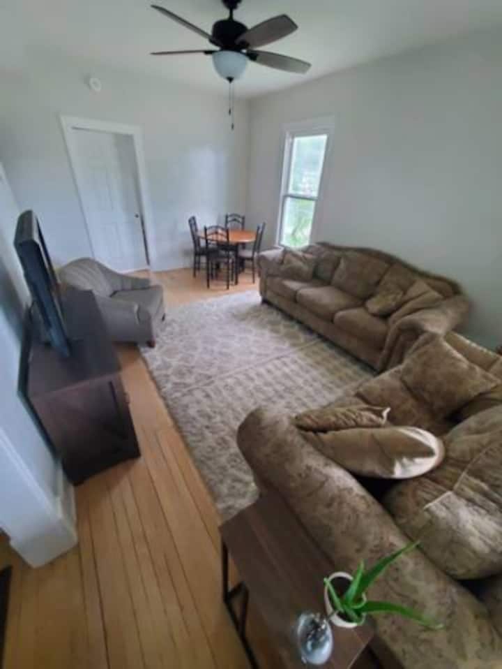 Mini-suite Single Br /Attached Hollywood Bath Fgo - North Dakota