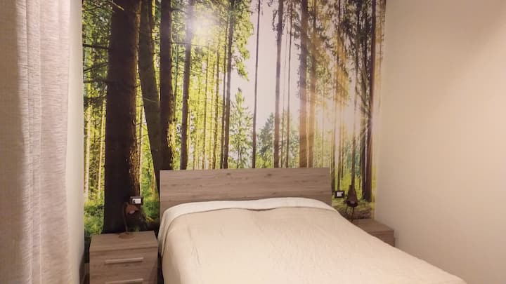 Traveller Home In Piramid Close Colosseo - Italy