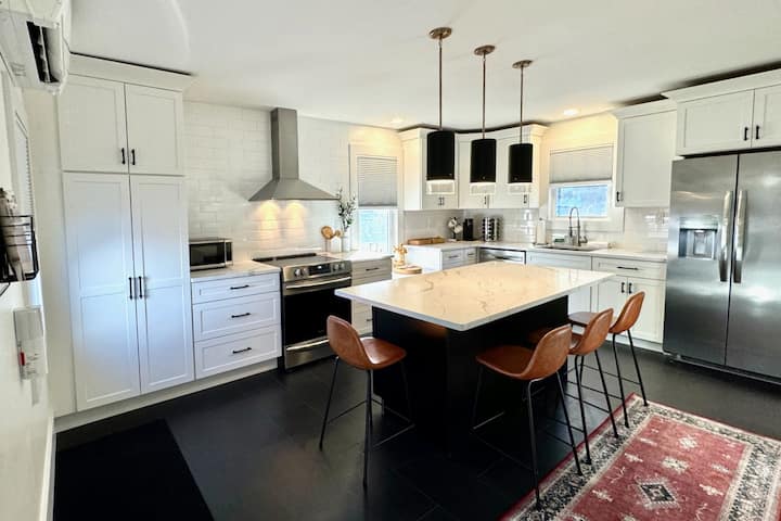 Renovated Gem Near Cantine Field, Hits & Hunter - Germantown, NY