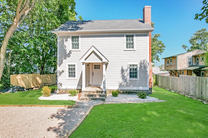 Short 5 Min Walk To Narragansett Beach! - Narragansett, RI