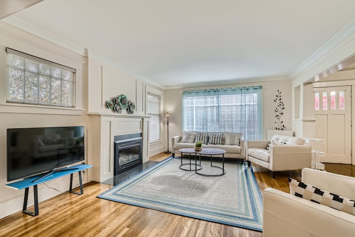 Prime Location Walk To Attractions W Free Parking - Seattle, WA