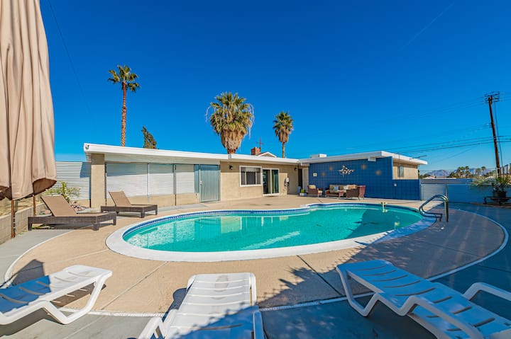 Amazing 4br/2ba W/ Big Pool 10 Mins To Strip - Las Vegas, NV