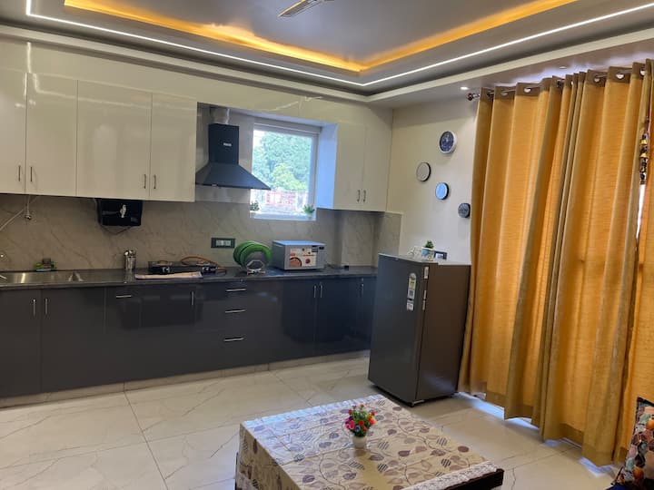 Entire Floor For 8-12 Guests 3bedrooms 3 Washrooms - Rishikesh