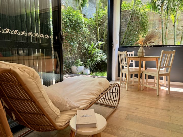 Spacious + Stylish Garden Apartment - Collaroy