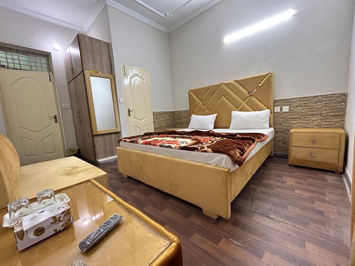 Modern Airbnb Stay In Johar Town – Central & Style - Lahore