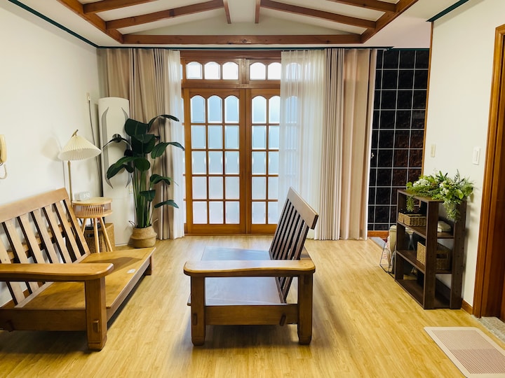 Berry House, Detached House In Aewol, Jeju - Jeju-si