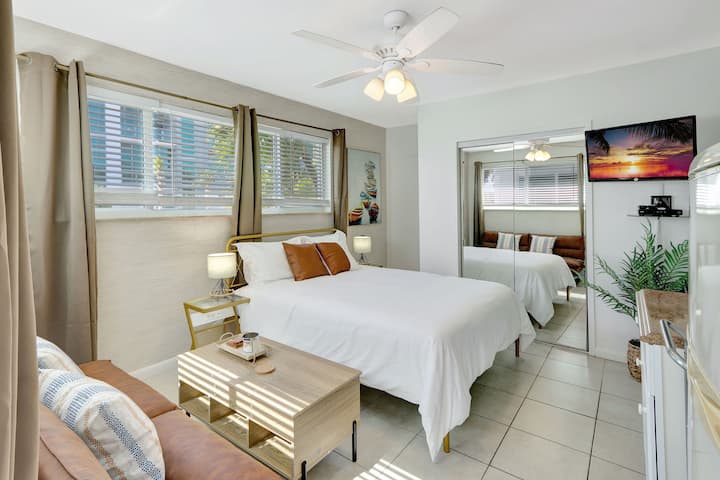 Sandscape Haven Hollywood Beach Studio W/ Parking - Hollywood, FL