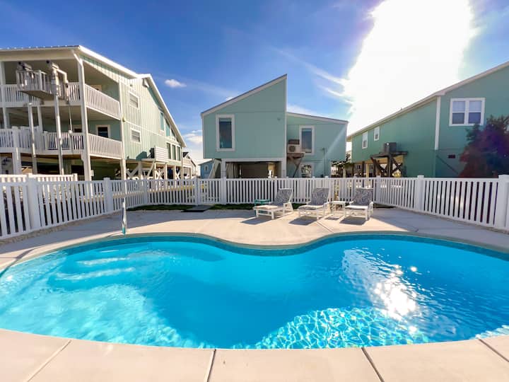 You Me And The Sea: Year-round Pool - Oak Island, NC