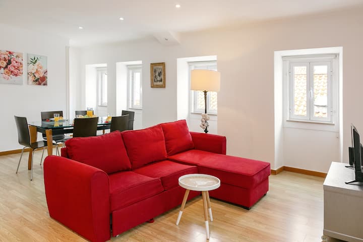 Metamorphosis - Nazare Retreat - Nazaré