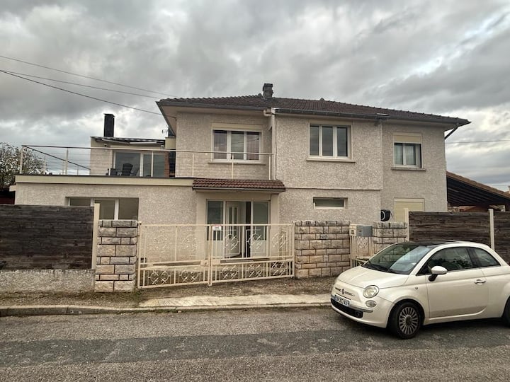 Grand F5 Dans Villa - Meyzieu