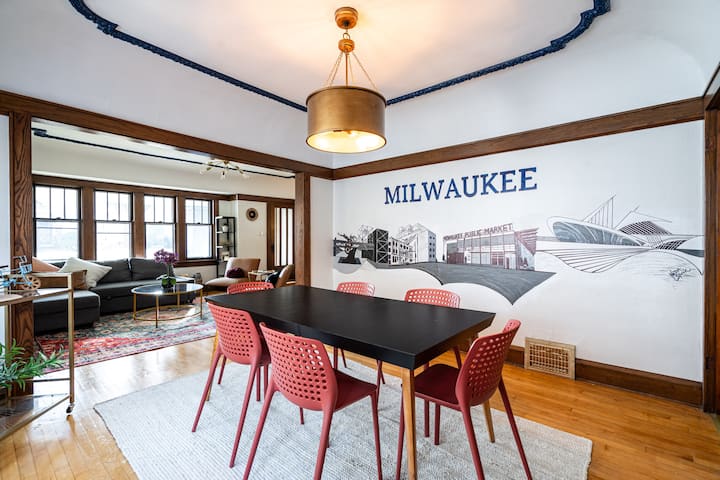 Charming Riverfront Home•free Parking•4 King Beds - Milwaukee