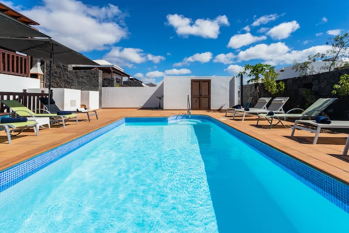 Villa Sarantontón - Playa Blanca