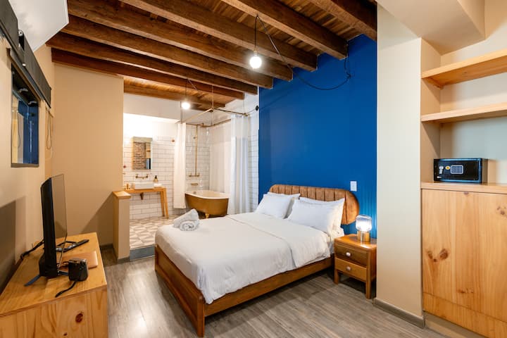 2br Condo In Candelaria W/heating & Starlink | Av1 - Bogota