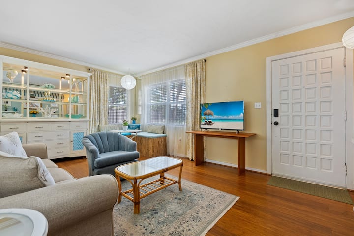 Charming Arlington Park Home - Sarasota, FL