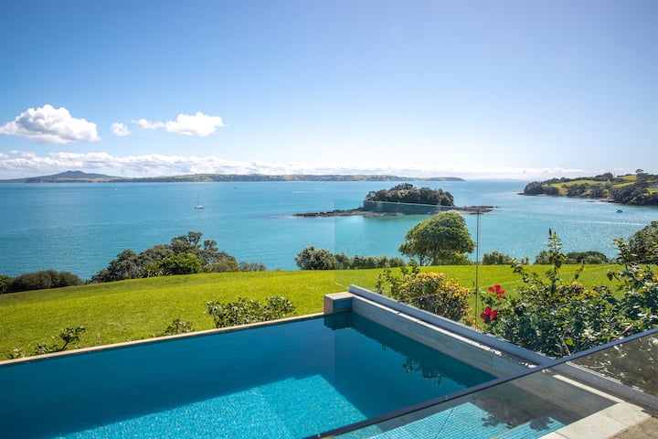 The Sanctum - Panoramic Sea Views Above Cable Bay - Waiheke Island