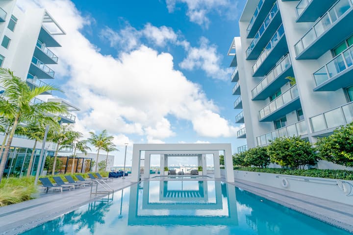 Walk To Design District, Pool And Gym Access - Miami