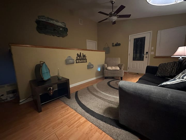 Peaceful Forest Retreat · Spacious Cabin Hideaway - Truman Reservoir, MO