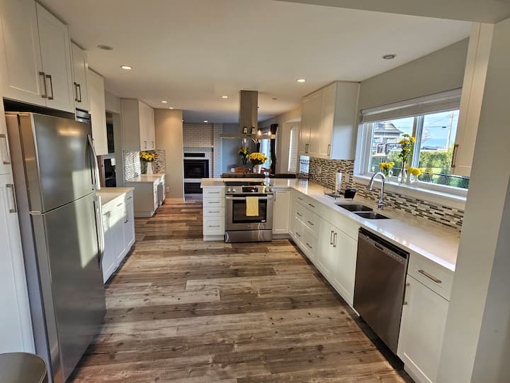 Westham Island -Hot Tub/fire Pit! - Vancouver Island