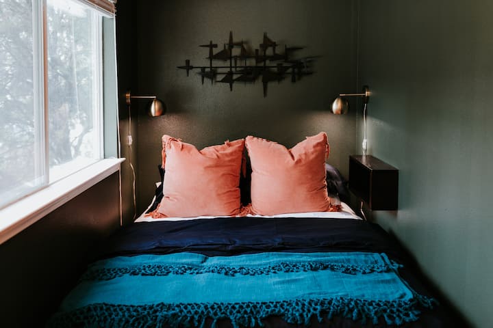 Chill Downtown Getaway - Austin, TX