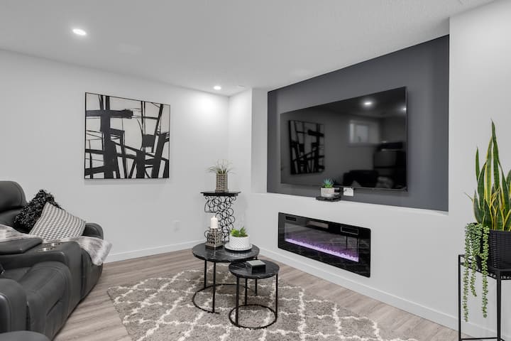 Beautiful, Spacious -Modern  Cozy Suite - Calgary
