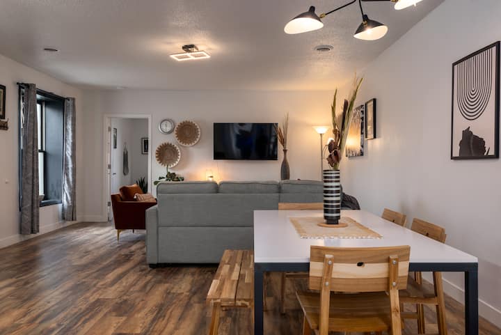 Serene & Comfy Gem: 5* Downtown Location ~ Parking - Stillwater, MN