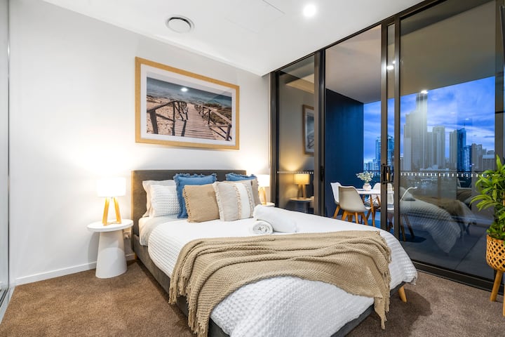Top Floor Riverside Apart, Pool And Stunning Views - Surfers Paradise