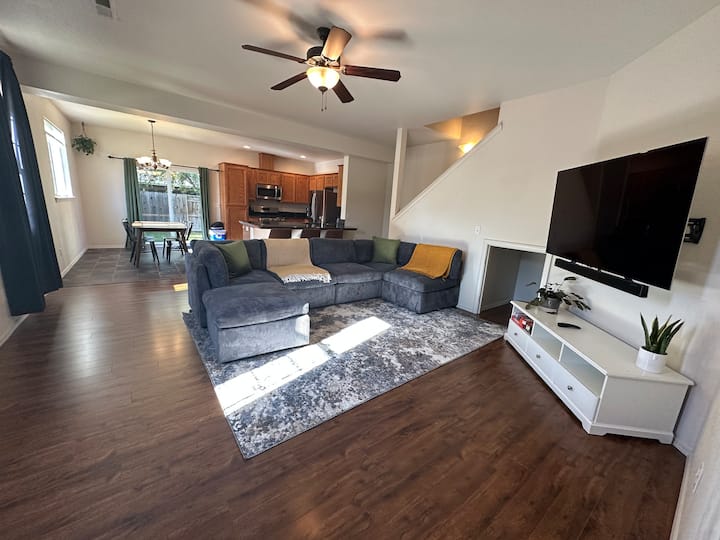 Central Location - Tesla Charger - Hot Tub! - メドフォード, OR