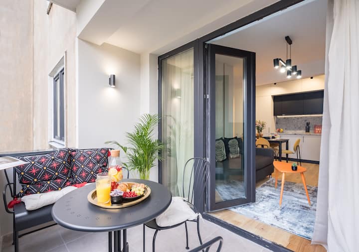 Sunny 2br Flat | Top Location | Charming Balcony - Bucharest