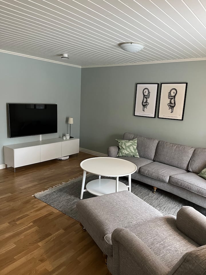 Fint Radhus, 8 Sängplatser, 4 Sovrum, Parkering - Umeå