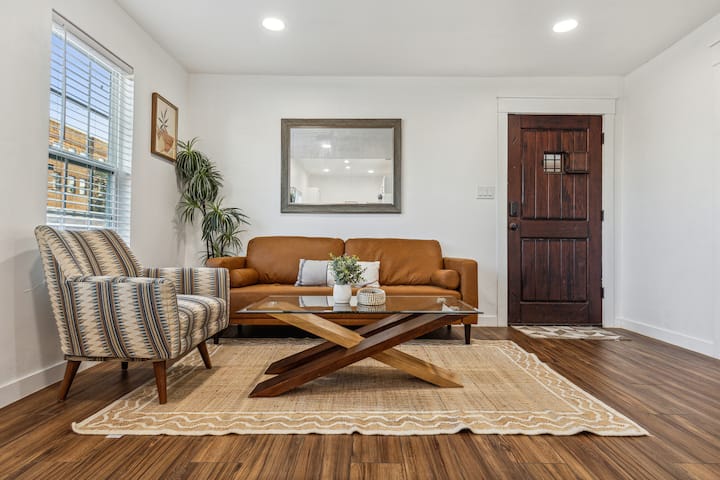 Warm & Cozy 2br/1ba Close To Wr Lake! - Dallas, TX
