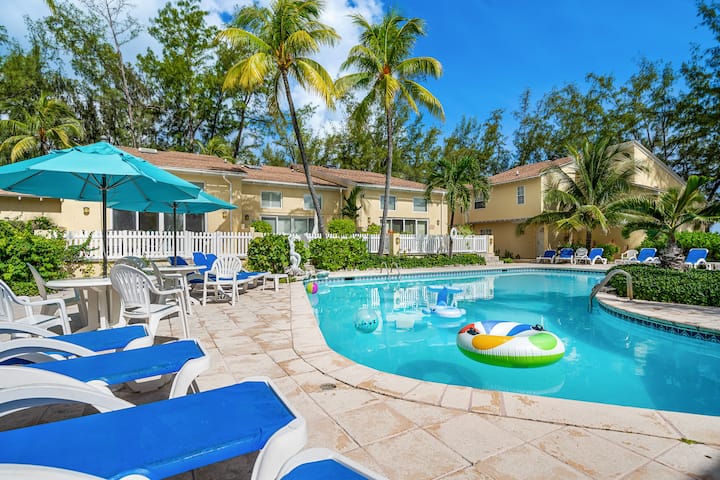 Sunrise Beach Villa|paradise Island - The Bahamas