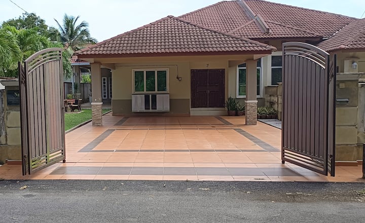Homestay Nurul Kuantan (5 Bedrooms Fully Aircond) - Balok