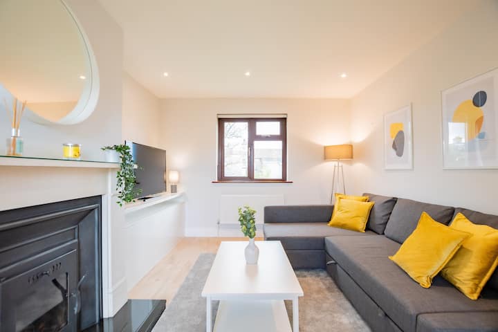 City Centre House With Parking - Galway