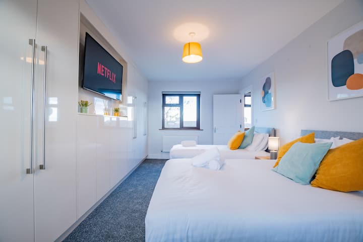 City Centre House With Parking - Galway