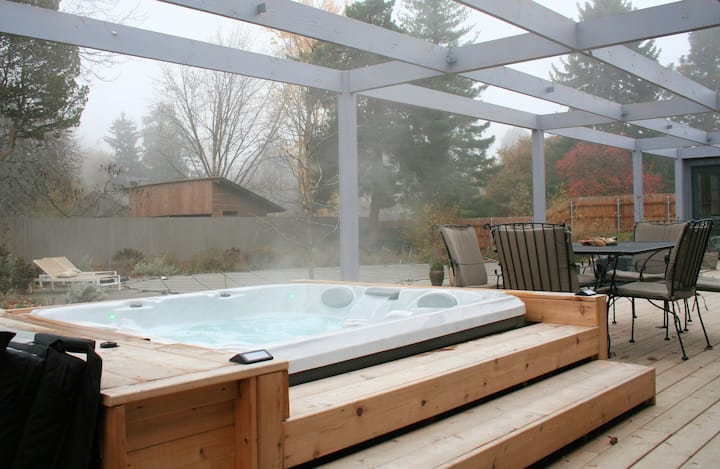 Walla Walla Mid-century House W/ Hot Tub! Sleeps 6 - Walla Walla, WA