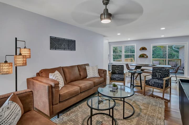 Robin's Nest In Weco W/ Garage & Deck | 4br 3br - Columbia, SC