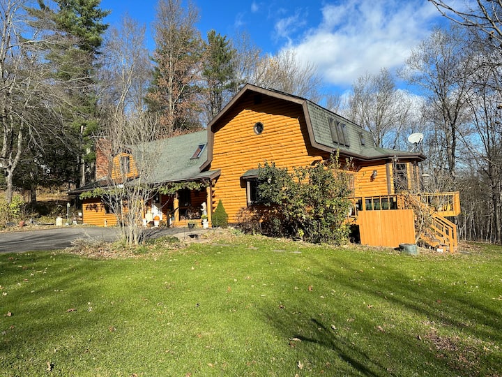 Cozy Apartment In Log Home Near Ski Areas - Round Top, NY