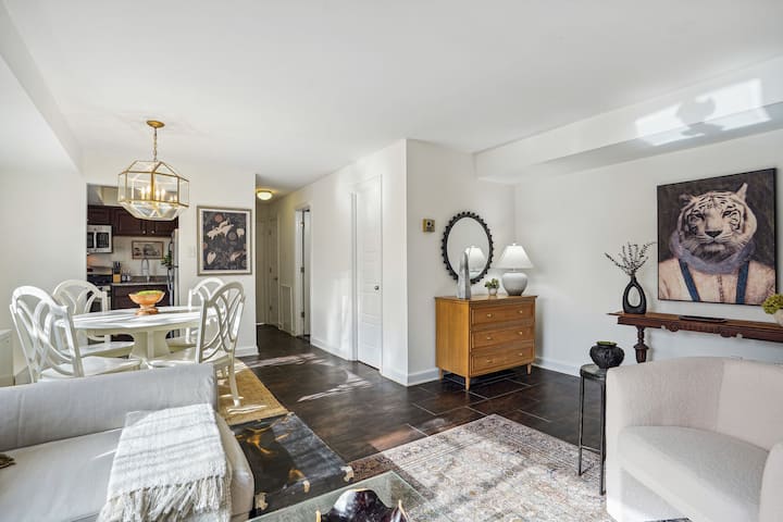 Crystal City Charm 102 / Free Parking - Huntington, VA