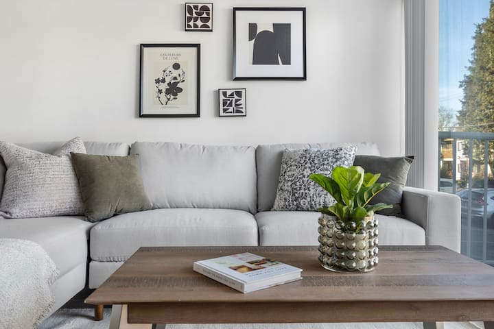 Spacious & Modern 1-bed Condo Off Main - Vancouver