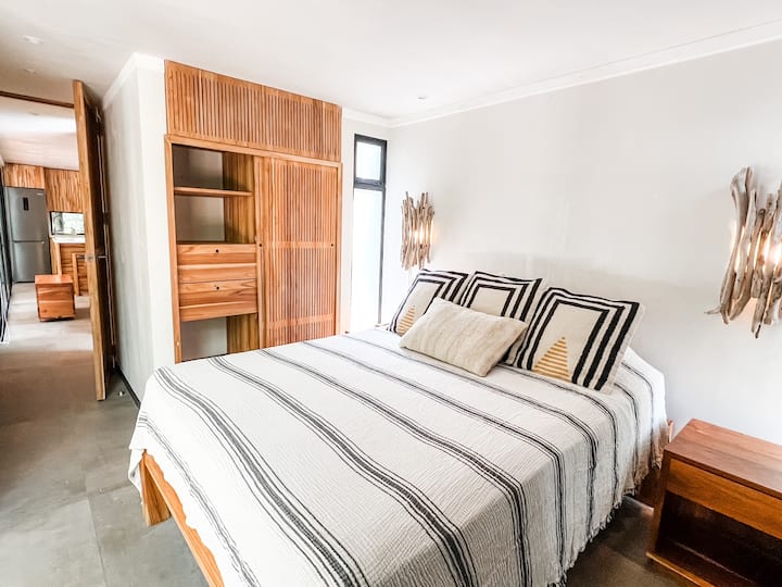 Stunning Container Home, Steps To Beach/surf! - Nosara