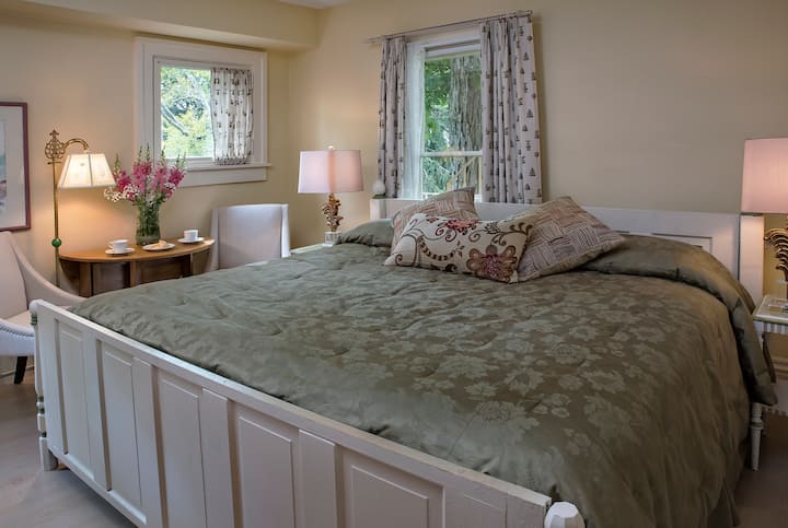 The Spencer Hotel Jr Suite 301 Lillian Hellman - Chautauqua, NY
