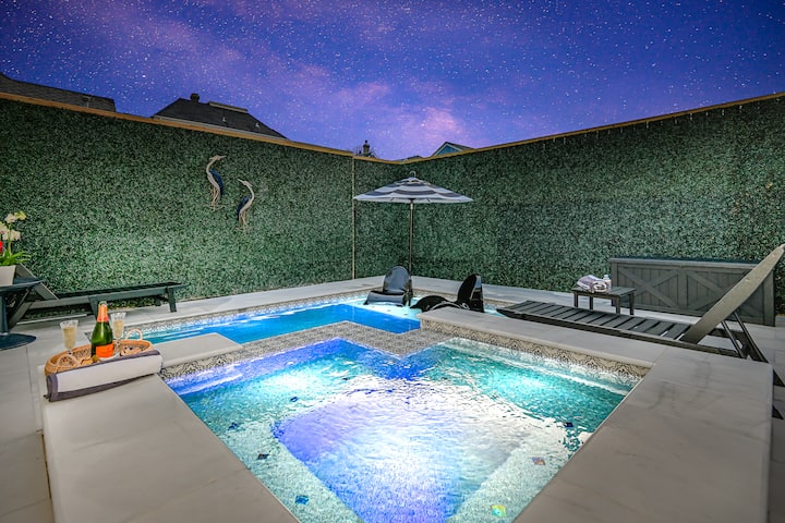 Luxury Boutique 1886 Historic Home - Spa/pool - Texas City, TX