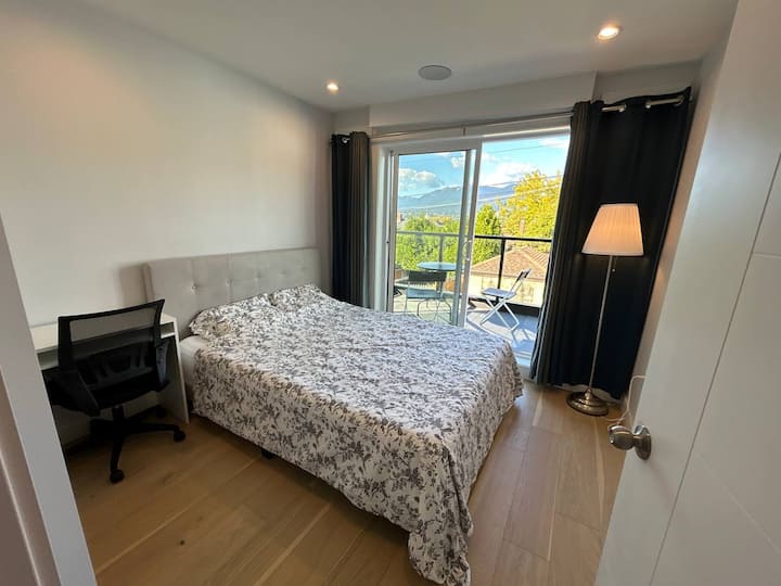 Vancouver, Dundas St, Master Room + Deck, U2 - Burnaby