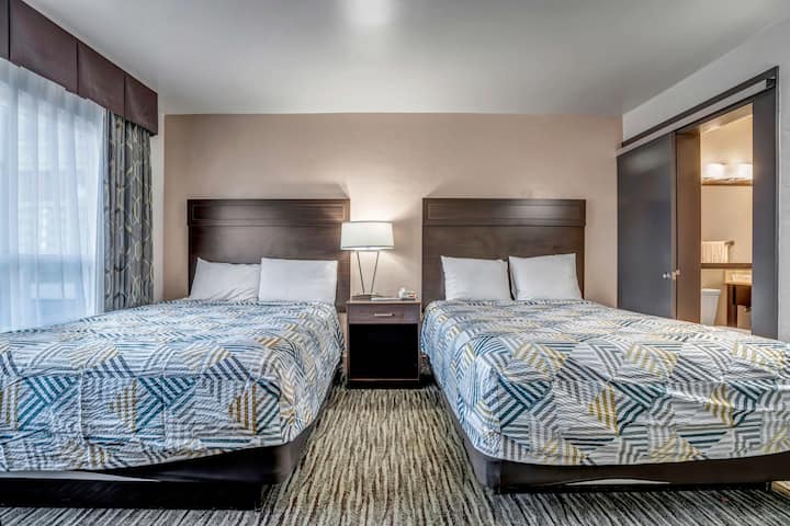 Eastside Lodge Portland: 2 Queen Bed - Portland, OR