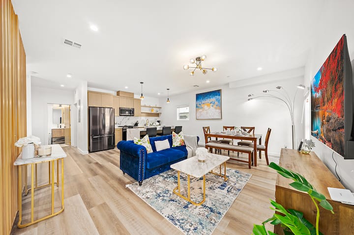 4br/4ba Home In Los Angeles With Parking /Sleep 12 - Los Angeles