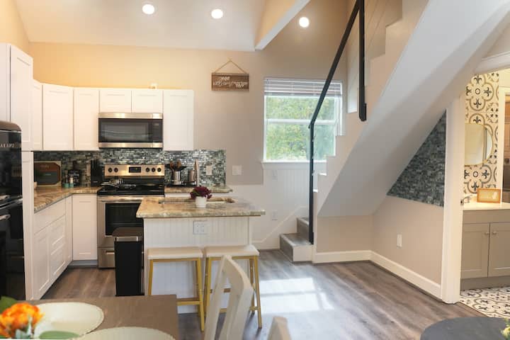 The Woodland Cozy Small  Home - Conroe, TX