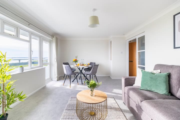 Wow! Seaview Beach Apartment Sleeps 6-free Parking - Boscombe